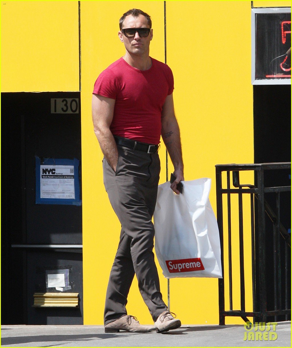 Jude Law's Kids Think He Is 'Cool Dad Again'!: Photo 3386098 | Jude Law ...