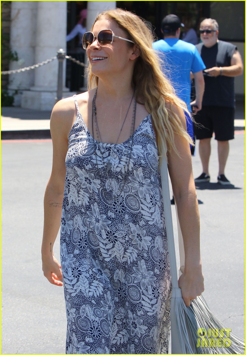 LeAnn Rimes Goes Grocery Shopping for Father's Day Picnic: Photo ...