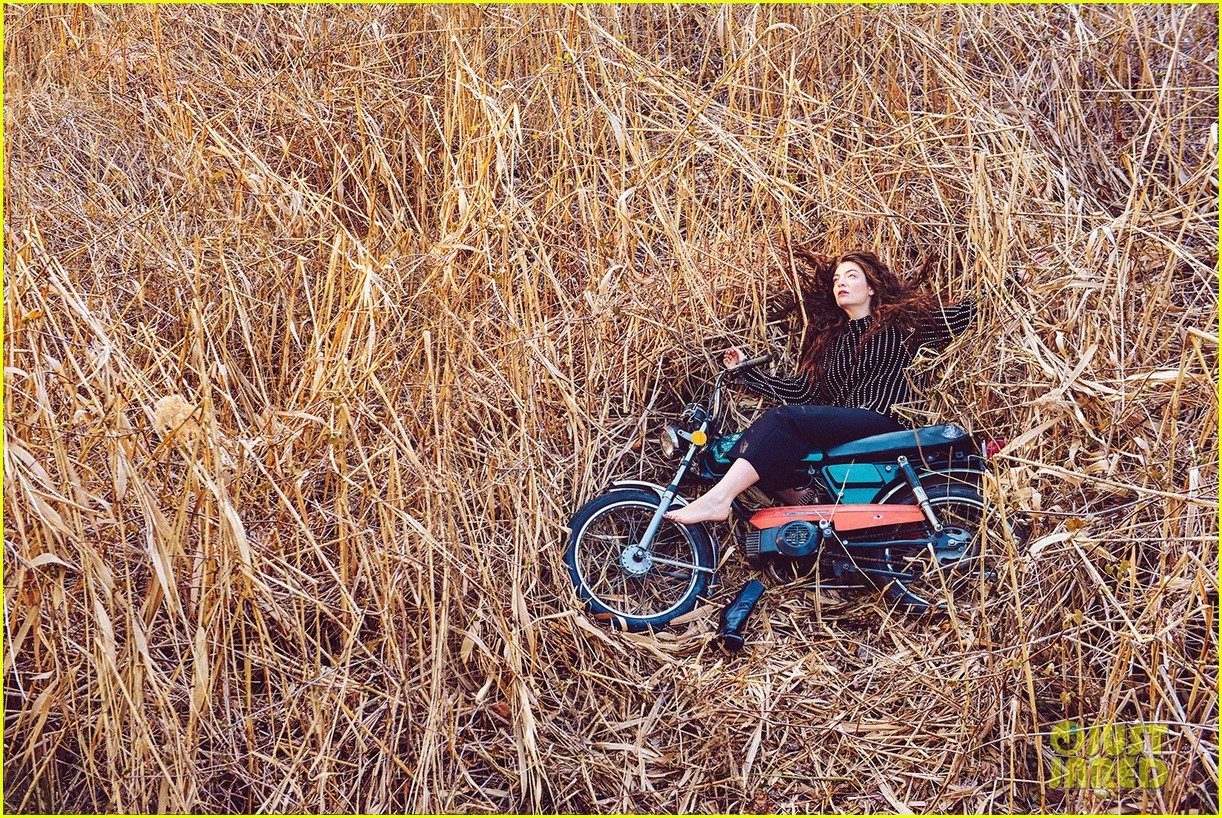 Lorde & Lena Dunham Bond Over Their Friendship With Taylor Swift: Photo ...