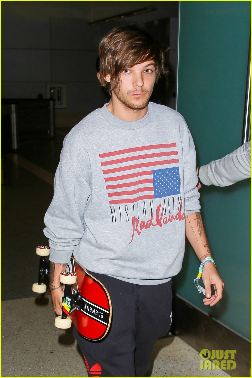 Louis Tomlinson Seen Holding Hands with Model Tamara Bell: Photo ...