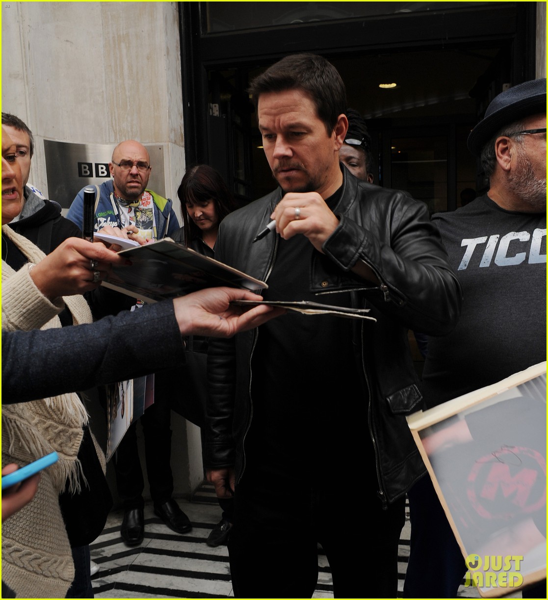 Mark Wahlberg Hits London for 'Ted 2' With Seth MacFarlane: Photo 3391798 | Mark Wahlberg, Seth ...