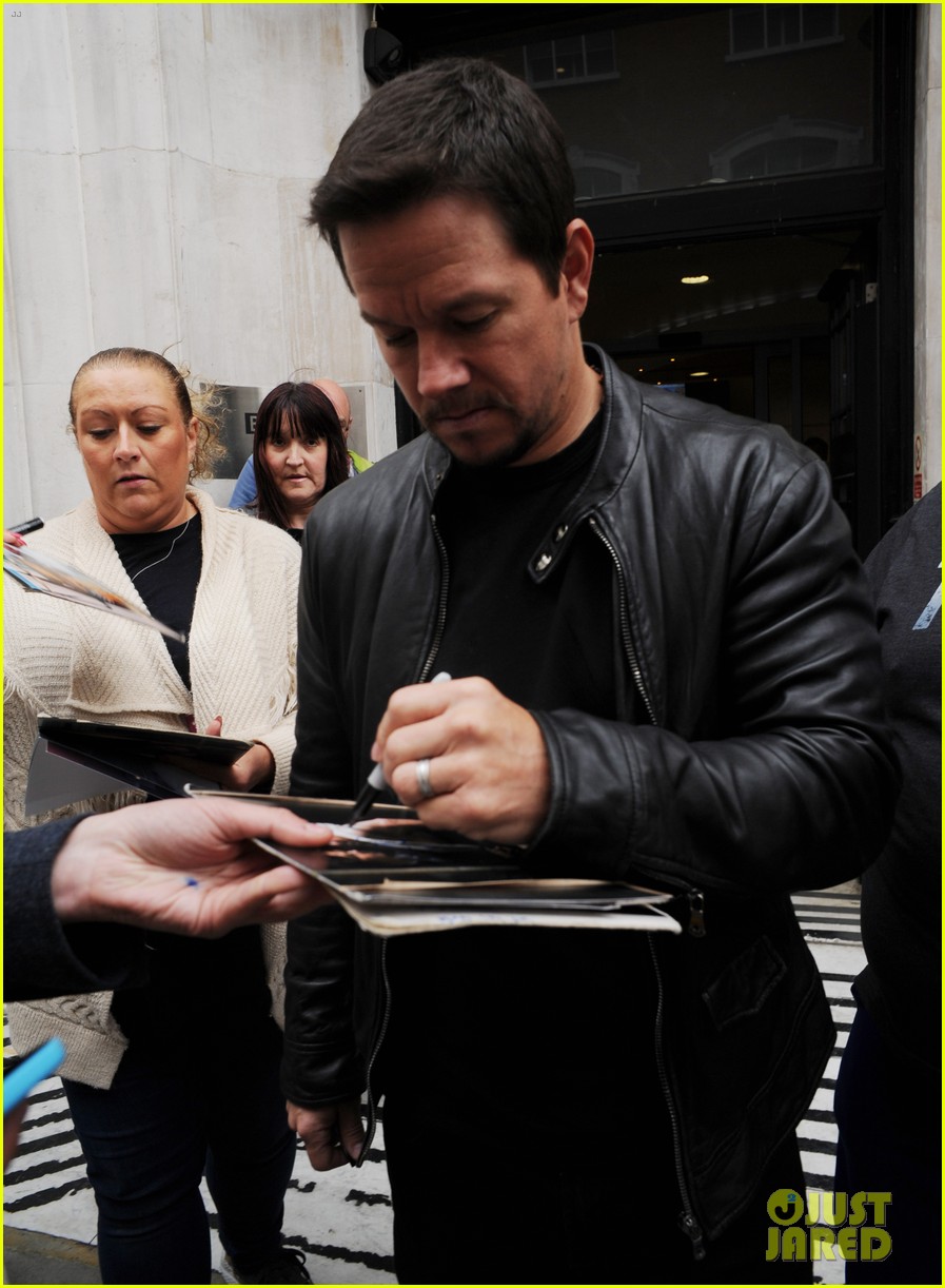 Mark Wahlberg Hits London for 'Ted 2' With Seth MacFarlane: Photo 3391799 | Mark Wahlberg, Seth ...