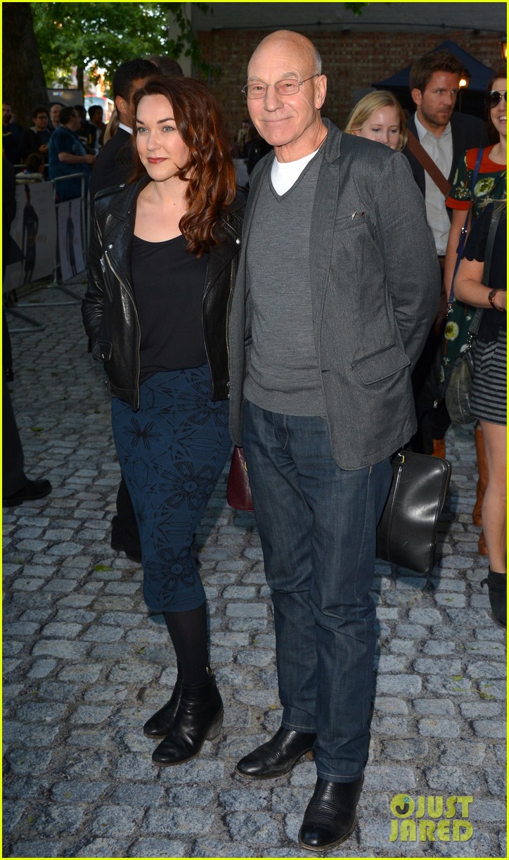 Ian McKellen & Patrick Stewart Share Friendly Kiss on the Lips: Photo ...