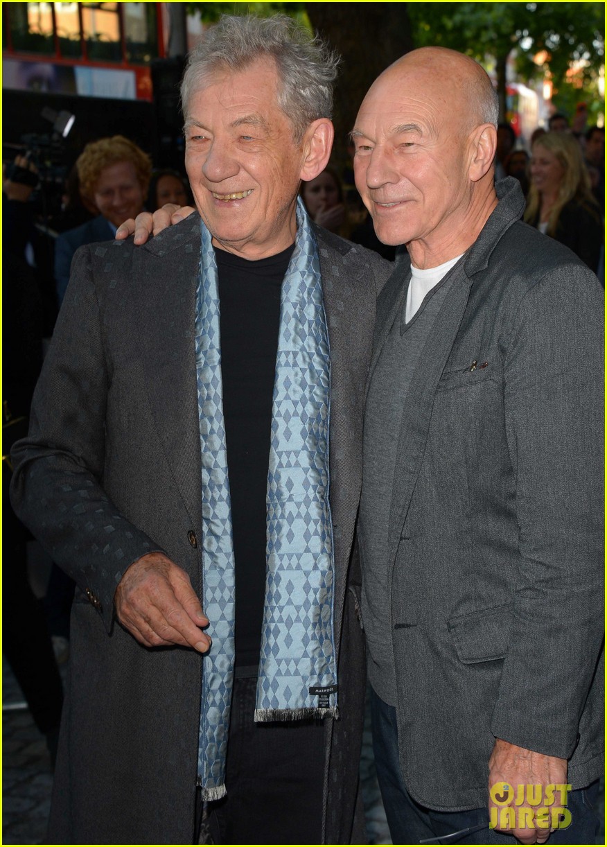 Ian McKellen & Patrick Stewart Share Friendly Kiss on the Lips: Photo ...