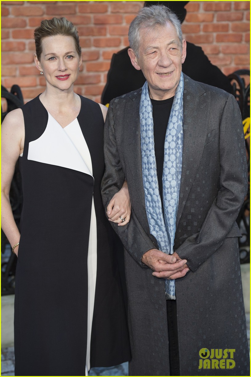Ian McKellen & Patrick Stewart Share Friendly Kiss on the Lips: Photo ...