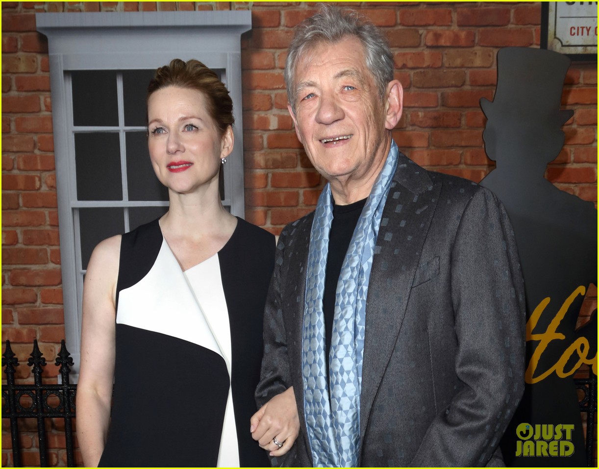 Ian McKellen & Patrick Stewart Share Friendly Kiss on the Lips: Photo ...