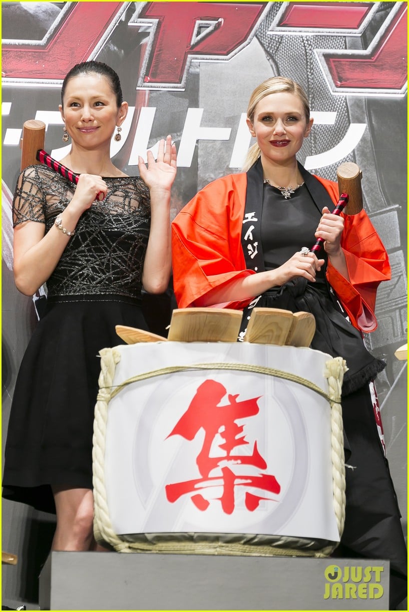 Elizabeth Olsen Stuns at 'Avengers: Age of Ultron' Japan Premiere ...