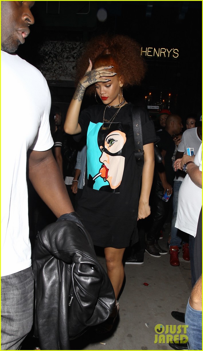 Rihanna & Soccer Star Karim Benzema Spend More Time Together: Photo ...