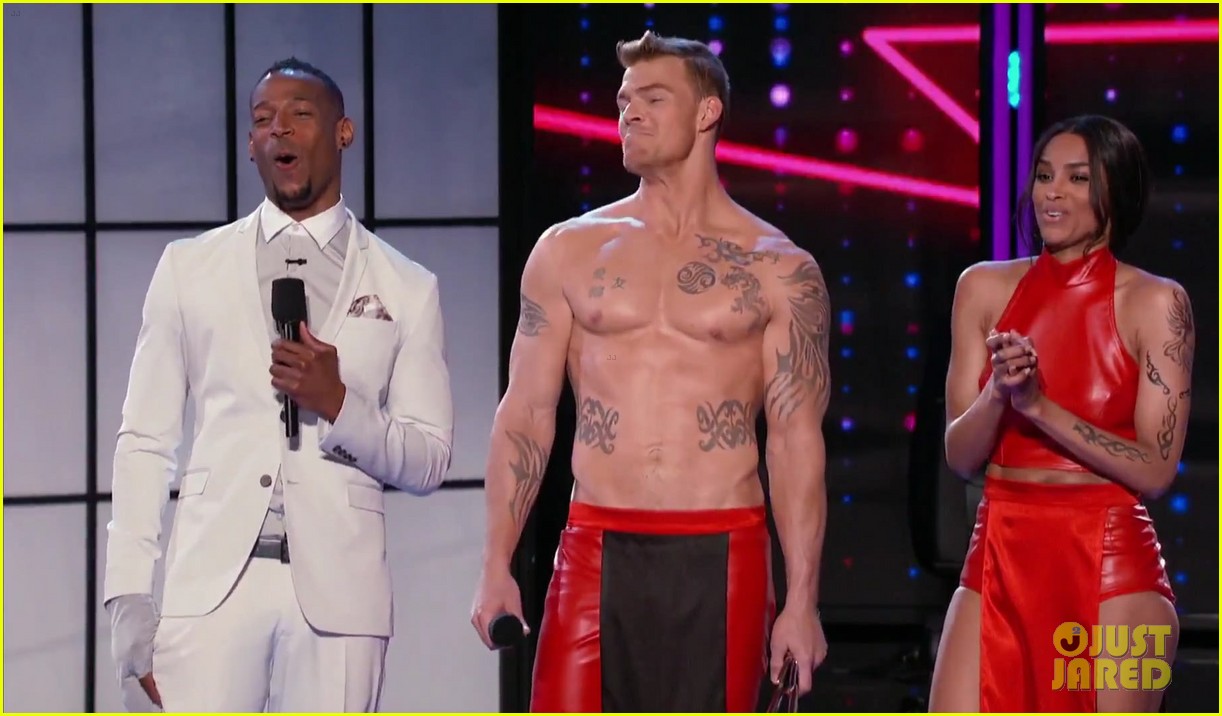 Alan Ritchson Tats Up His Buff Body for 'I Can Do That' Stunts!: Photo ...