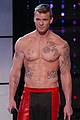 Alan Ritchson Tats Up His Buff Body for ‘I Can Do That’ Stunts! | Alan ...