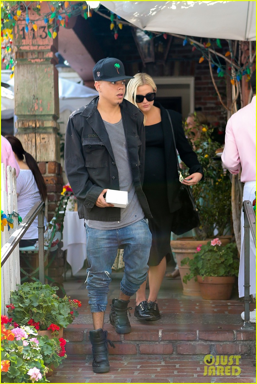 Ashlee Simpson's Hubby Evan Ross Takes The Stage at Sayers Club: Photo ...