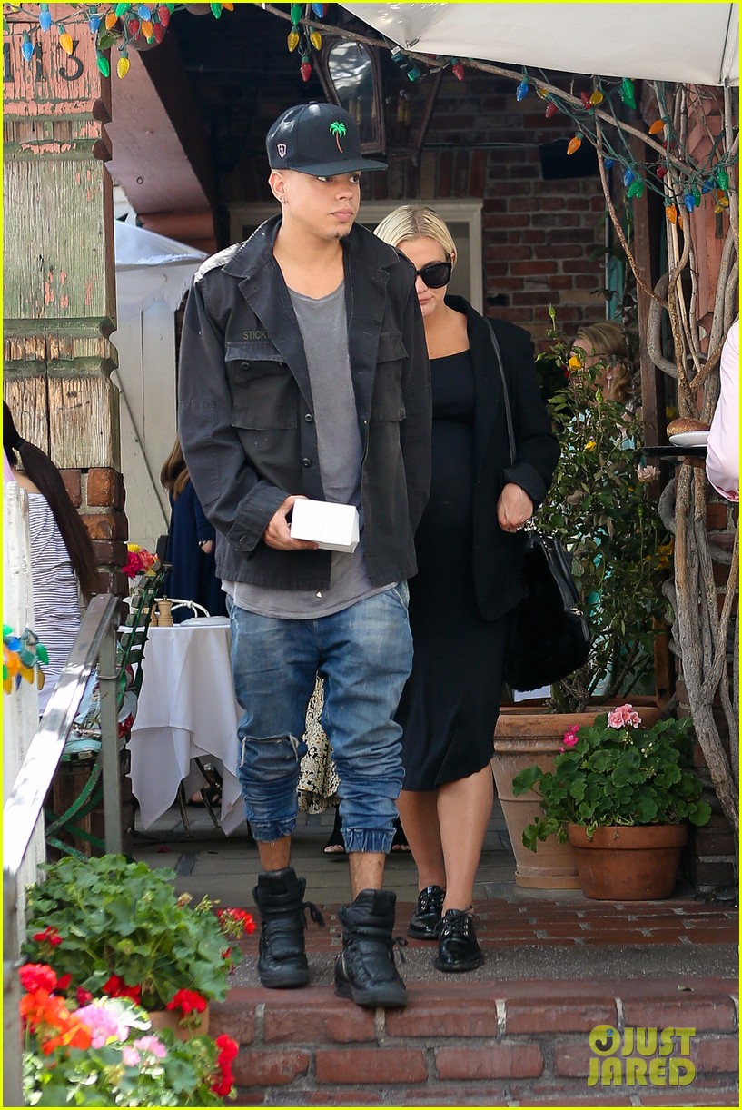 Ashlee Simpson's Hubby Evan Ross Takes The Stage at Sayers Club: Photo ...