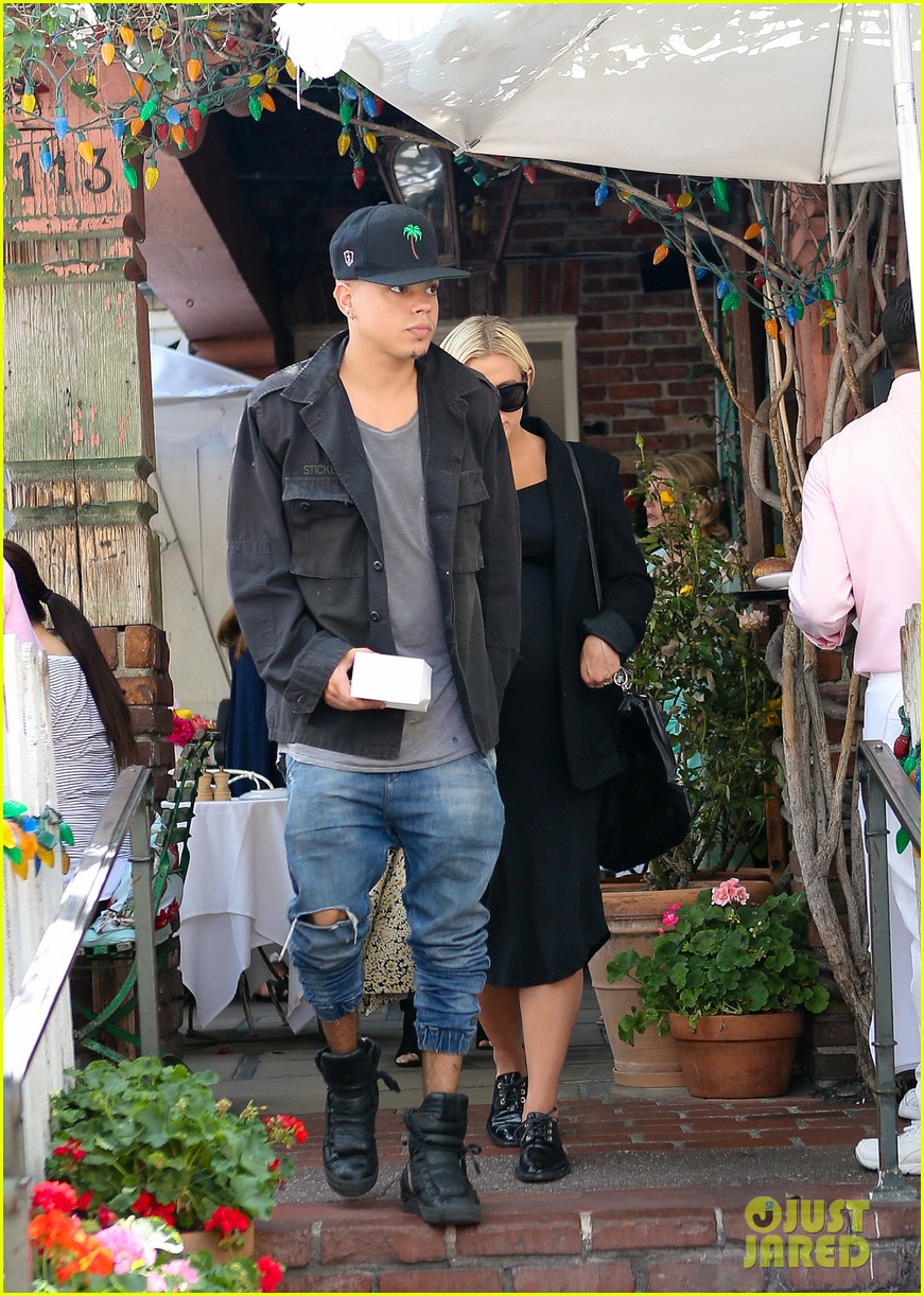 Ashlee Simpson's Hubby Evan Ross Takes The Stage at Sayers Club: Photo ...