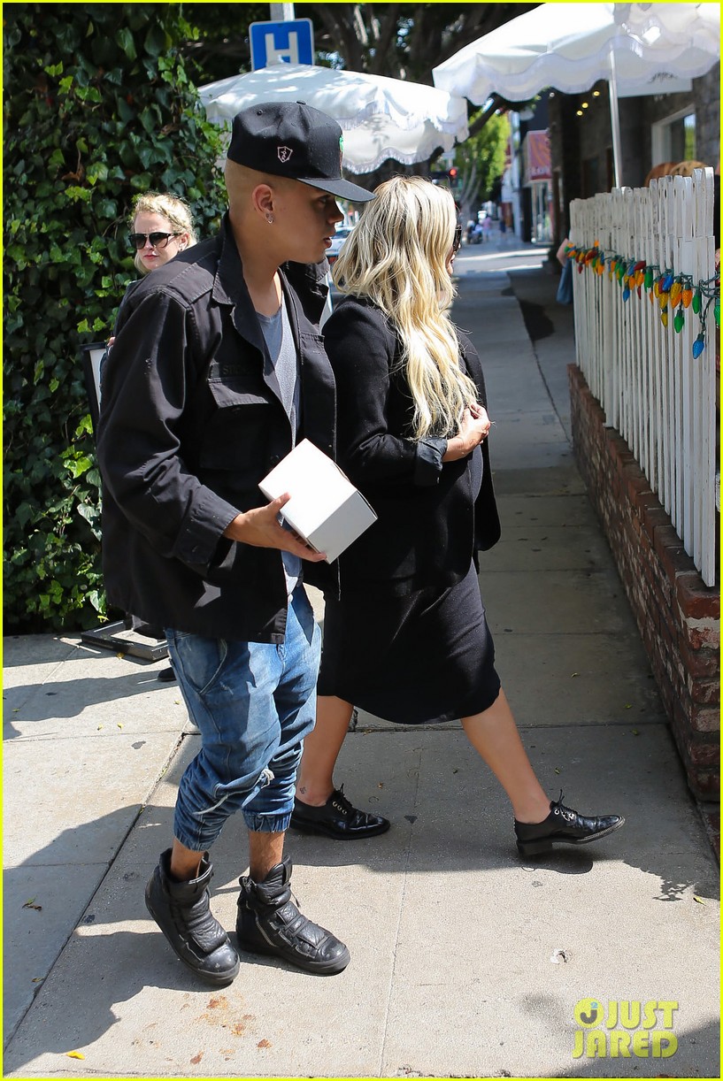 Ashlee Simpson's Hubby Evan Ross Takes The Stage at Sayers Club: Photo ...