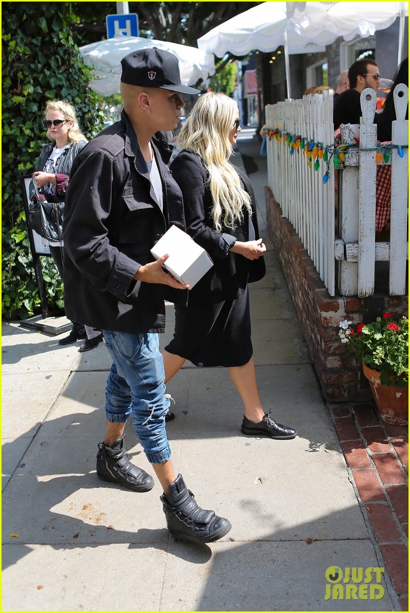 Ashlee Simpson's Hubby Evan Ross Takes The Stage at Sayers Club: Photo ...