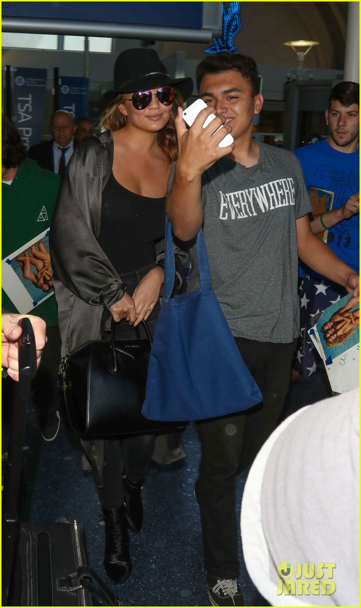 Chrissy Teigen Recounts Suffering Major Wardrobe Malfunction at CFDAs ...