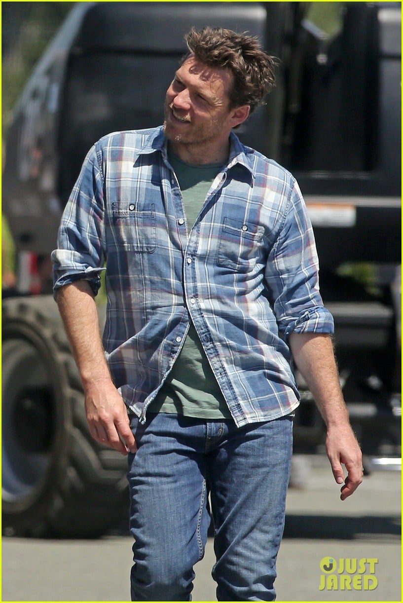 Photo: sam worthington chest hair shack set 02 | Photo 3402730 | Just ...