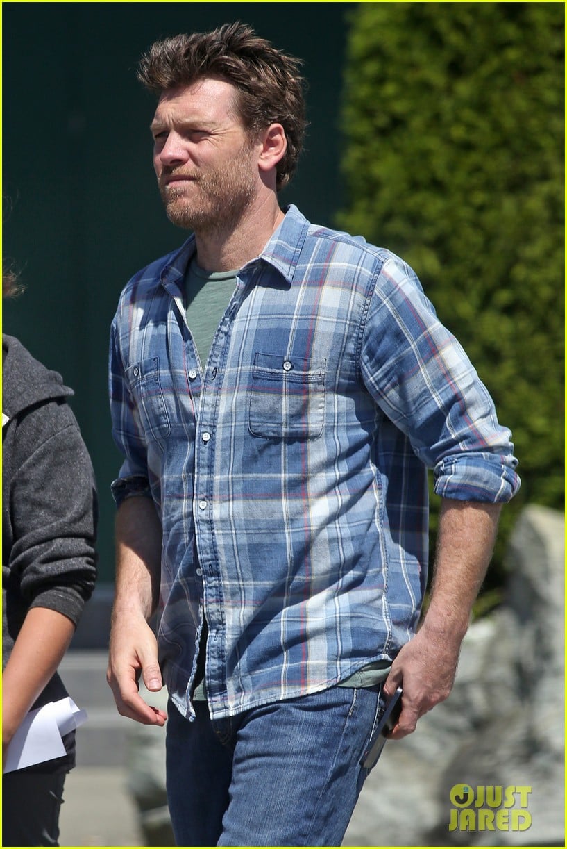 Photo: sam worthington chest hair shack set 08 | Photo 3402736 | Just ...