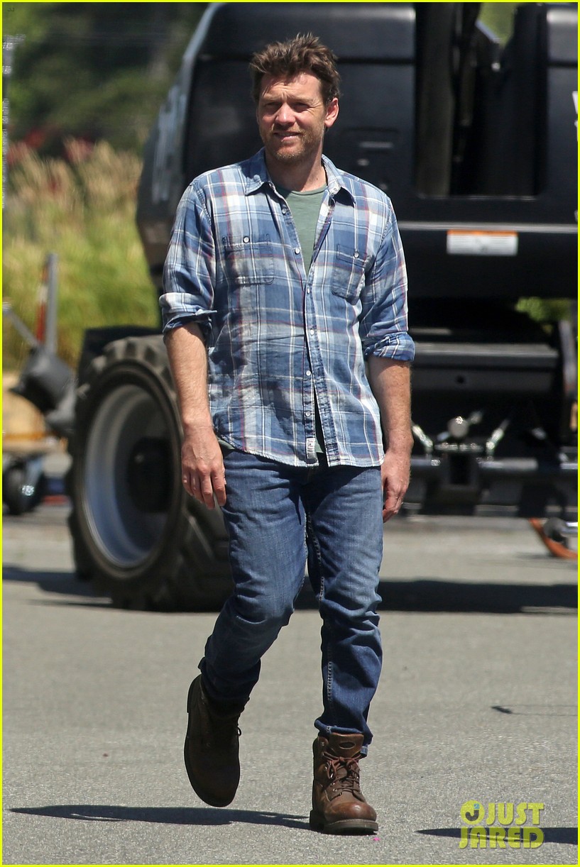 Sam Worthington Shows Some Chest Hair on 'Shack' Set: Photo 3402739 ...