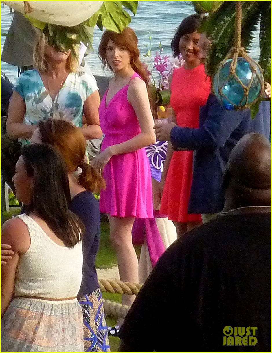 Zac Efron Continues 'Mike and Dave Need Wedding Dates' Filming With ...