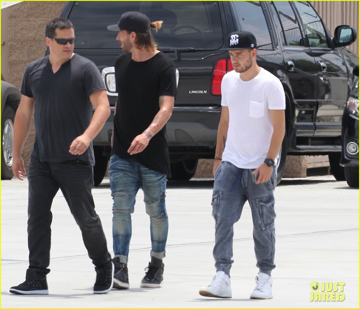 One Direction's Louis Tomlinson Thanks Fans for Support: Photo 3422061 ...