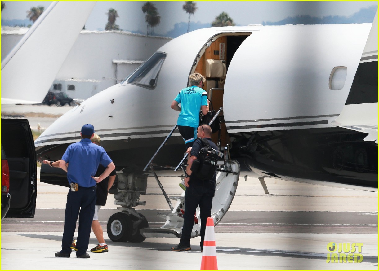 One Direction's Louis Tomlinson Thanks Fans for Support: Photo 3422074 ...