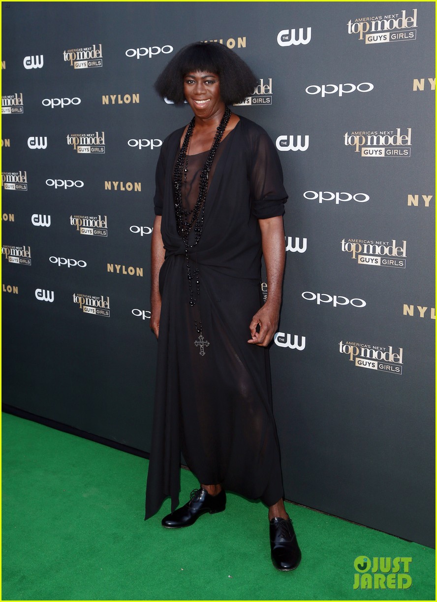 Tyra Banks Is Red Hot for 'America's Next Top Model' Cycle 22 Premiere ...