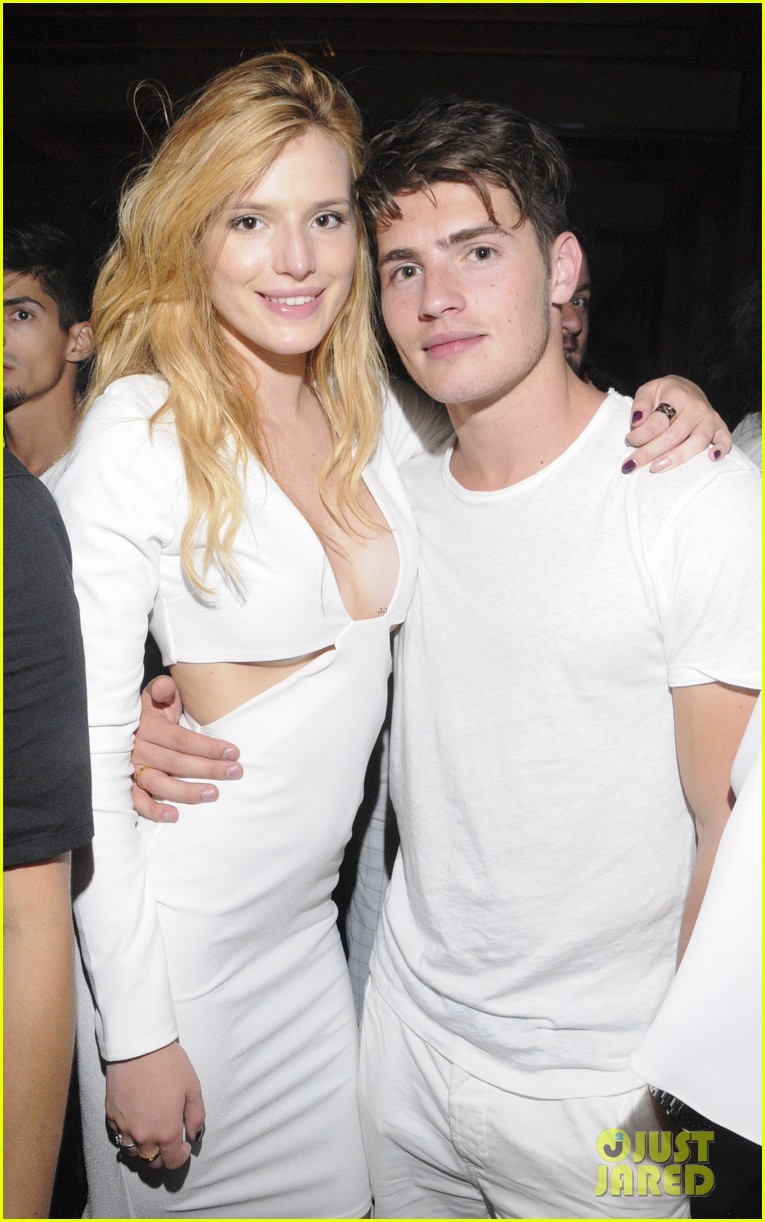Bella Thorne & Gregg Sulkin Keep Close at Fourth of July Bash: Photo ...