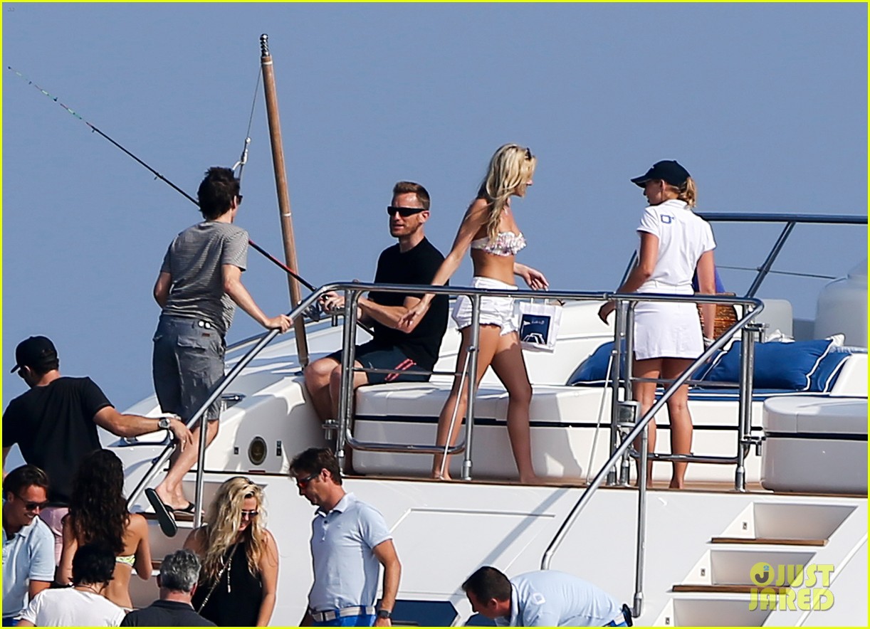 Matt Bellamy Flaunts PDA with Girlfriend Elle Evans: Photo 3418151 ...