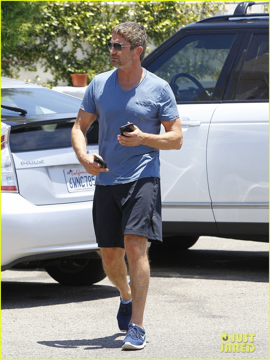 Gerard Butler Kicks Major Butt in 'London Has Fallen' Still: Photo ...