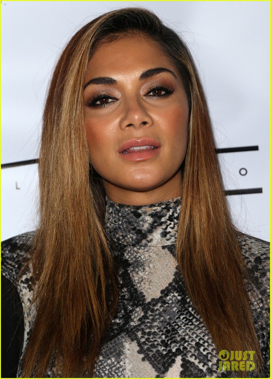 Amanda Bynes Steps Out For First Time In A Month!: Photo 3423173 ...