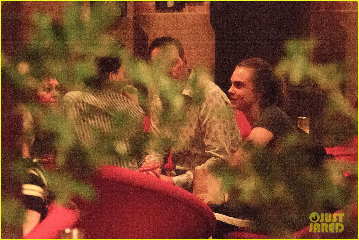 Cara Delevingne Premieres 'Paper Towns' Solo in Sydney: Photo 3408652 ...