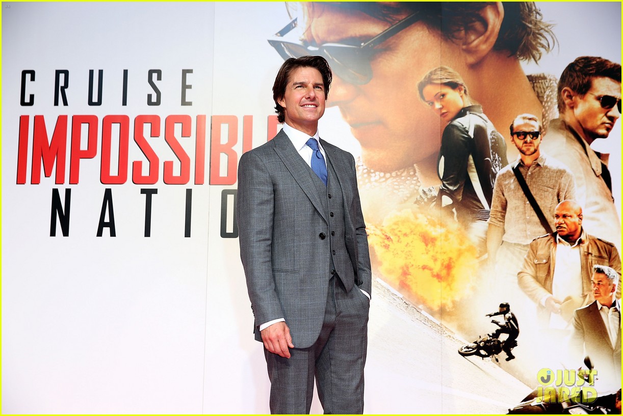 Tom Cruise Pulls Off a Stunt at 'Rogue Nation' UK Premiere!: Photo ...