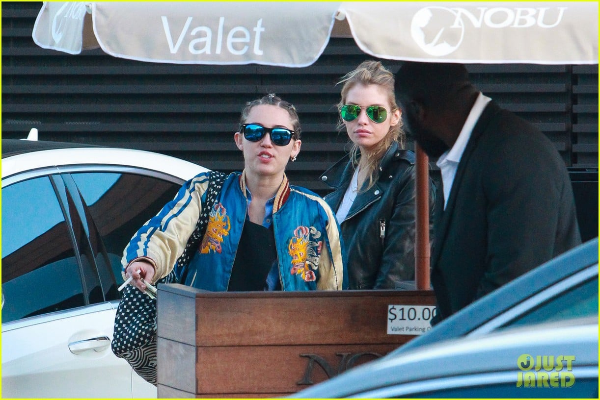 Miley Cyrus & Girlfriend Stella Maxwell Hold Hands at Dinner: Photo ...