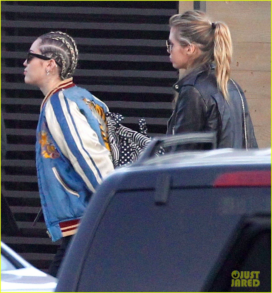 Miley Cyrus & Girlfriend Stella Maxwell Hold Hands at Dinner: Photo ...