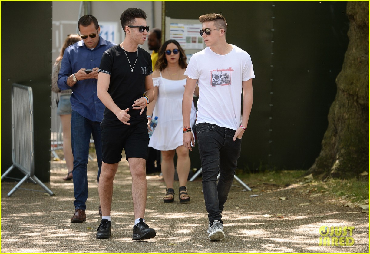 David & Victoria Beckham Celebrate 16-Year Anniversary: Photo 3408921 ...