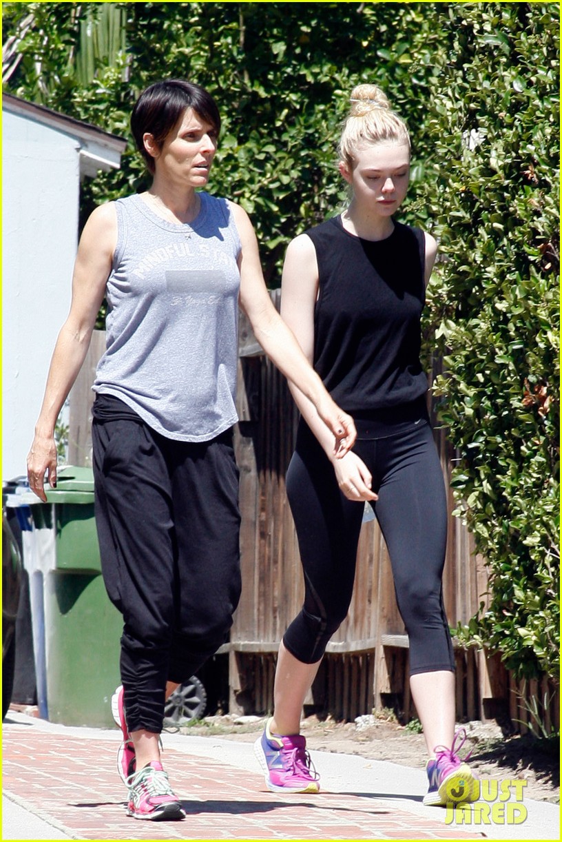 Elle Fanning Displays a Toned Physique After The Gym: Photo 3423689 ...