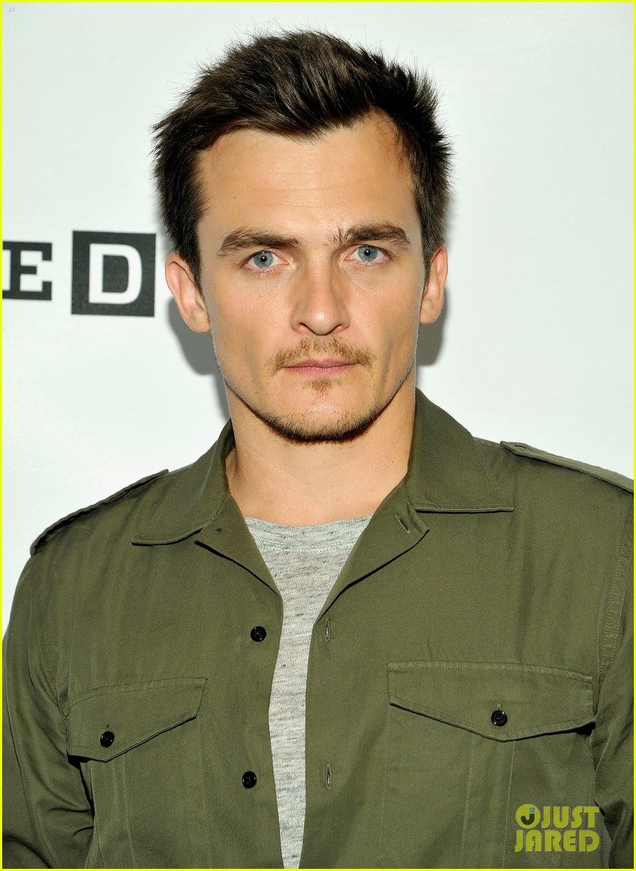 Rupert Friend, Dylan Bruce, & Ed Skrein Up the Hotness at MTV Fandom ...