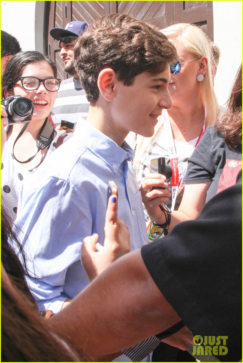 Cameron Monaghan Interrupts 'Gotham' Panel at Comic-Con 2015 as the ...