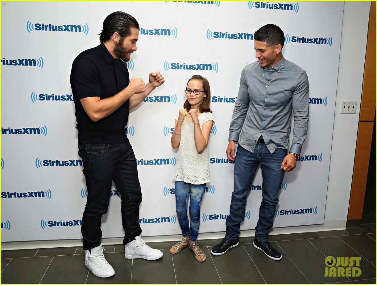 Jake Gyllenhaal Gets Slapped in the Face by Jimmy Fallon!: Photo ...