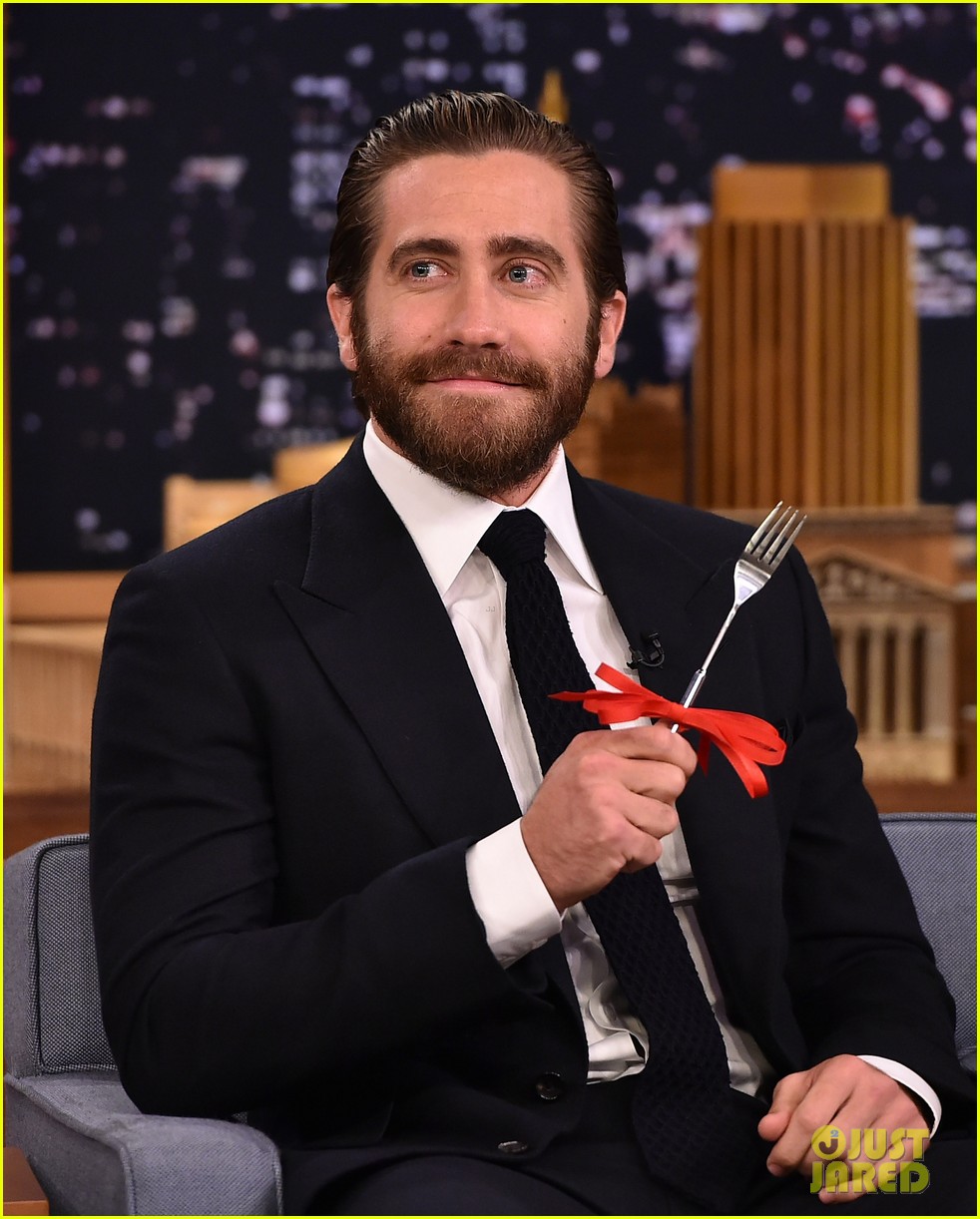 Jake Gyllenhaal Gets Slapped in the Face by Jimmy Fallon!: Photo ...