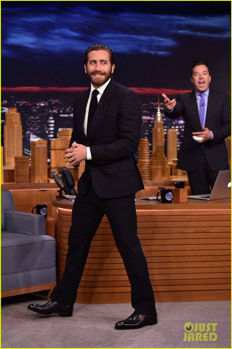 Jake Gyllenhaal Gets Slapped in the Face by Jimmy Fallon!: Photo ...