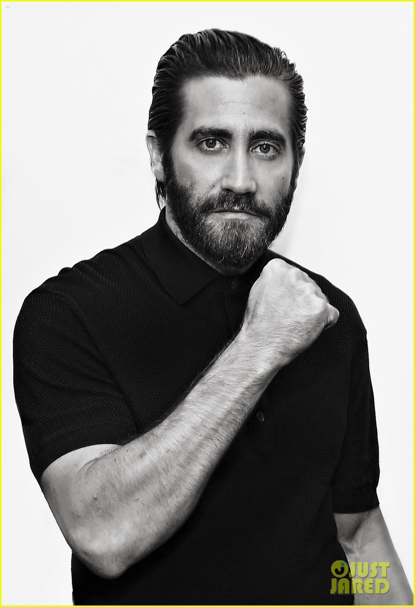 Jake Gyllenhaal Gets Slapped in the Face by Jimmy Fallon!: Photo ...