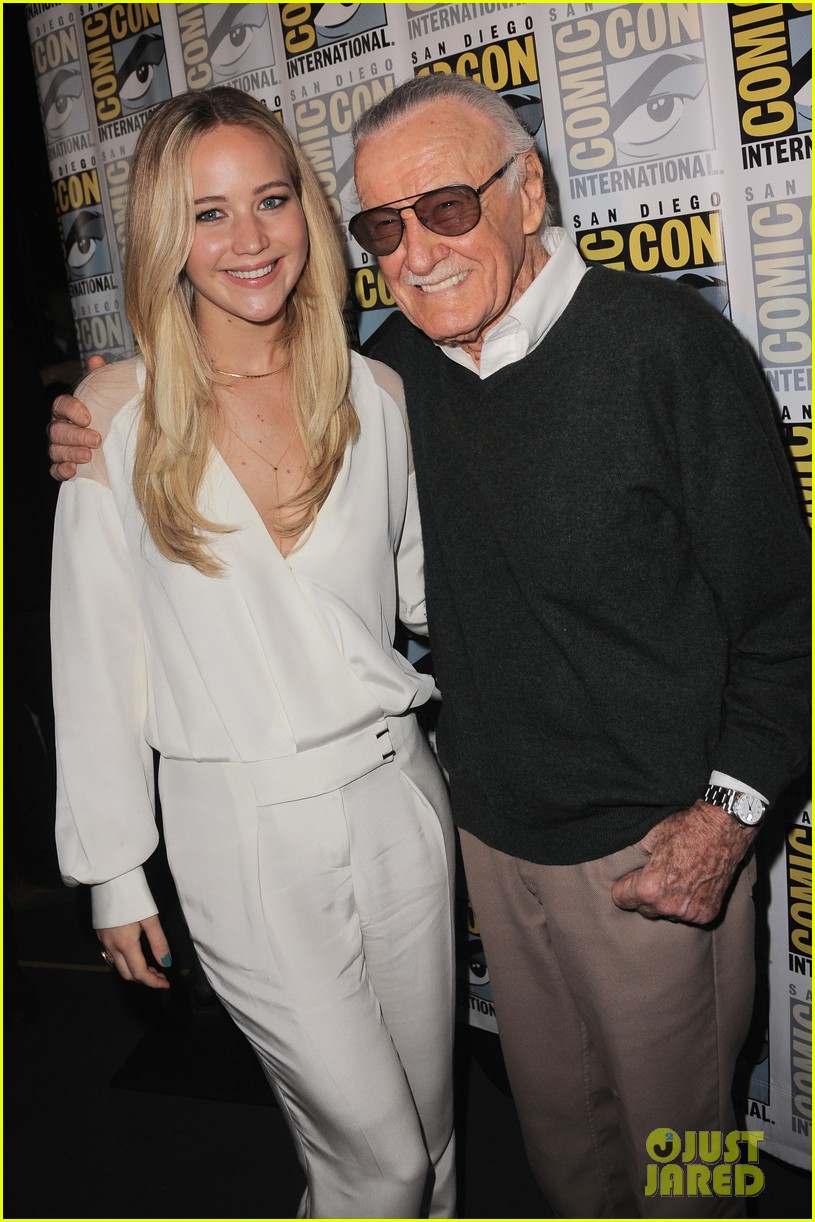 Jennifer Lawrence & Hugh Jackman Embrace at 'X-Men' Comic-Con Panel ...