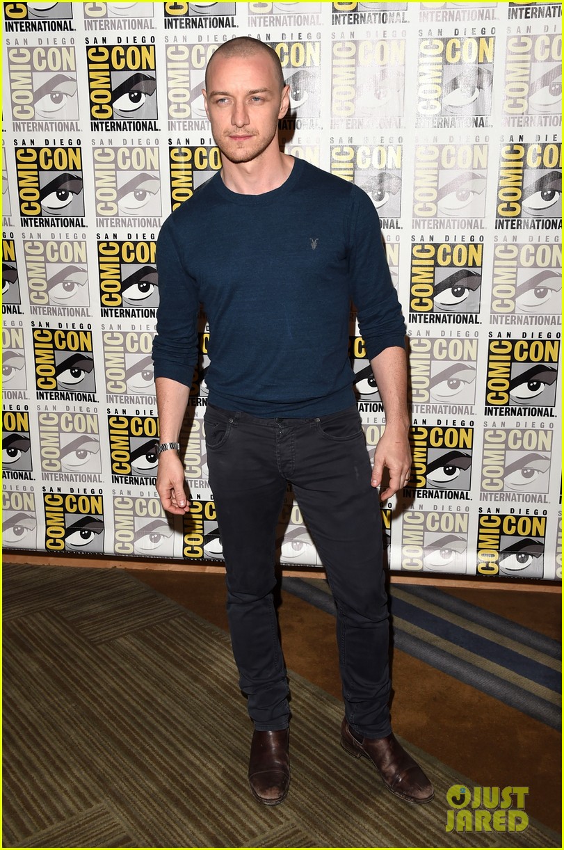 Jennifer Lawrence & Hugh Jackman Embrace at 'X-Men' Comic-Con Panel ...