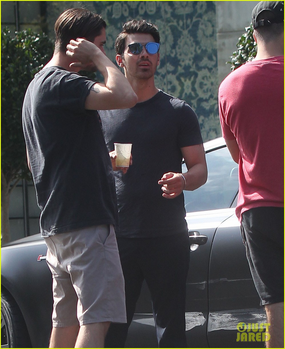 Cody Simpson on Possible Joe Jonas Collaboration: 'No Way': Photo ...