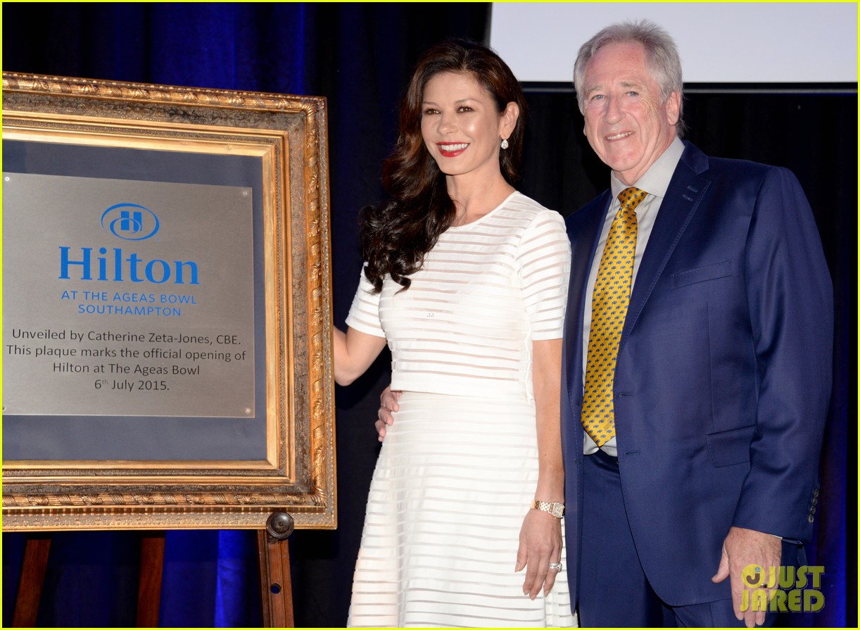 Catherine Zeta-Jones Steps Out After Michael Douglas' Mother Passes Away: Photo 3410082 ...