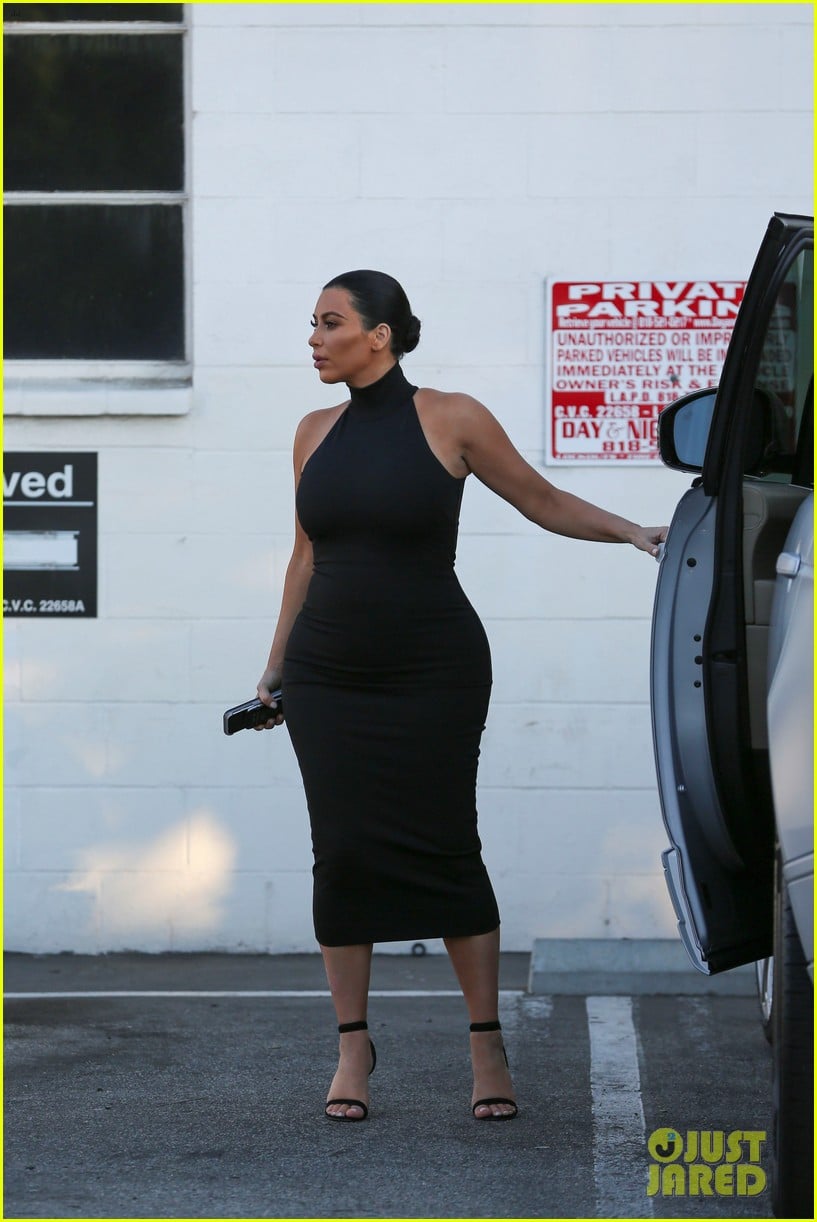 Kim & Khloe Kardashian Flaunt Curvaceous Bodies at Van Nuys Studio ...