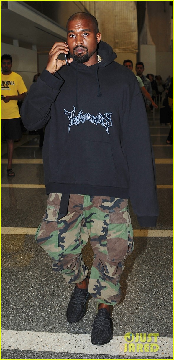 Kim & Khloe Kardashian Flaunt Curvaceous Bodies at Van Nuys Studio ...