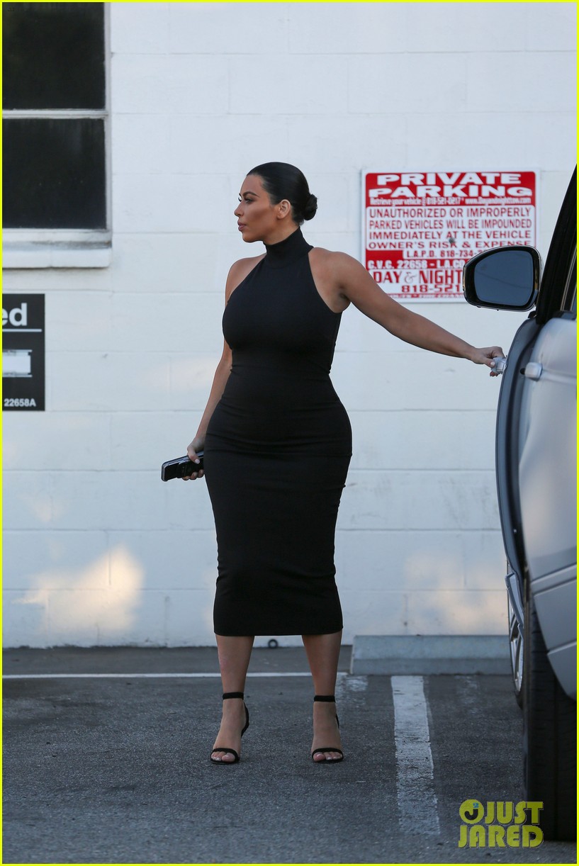 Kim & Khloe Kardashian Flaunt Curvaceous Bodies at Van Nuys Studio ...
